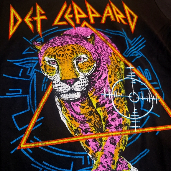 Def Leppard | Tops | Def Leppard Graphic Black Crop Band Tee | Poshmark